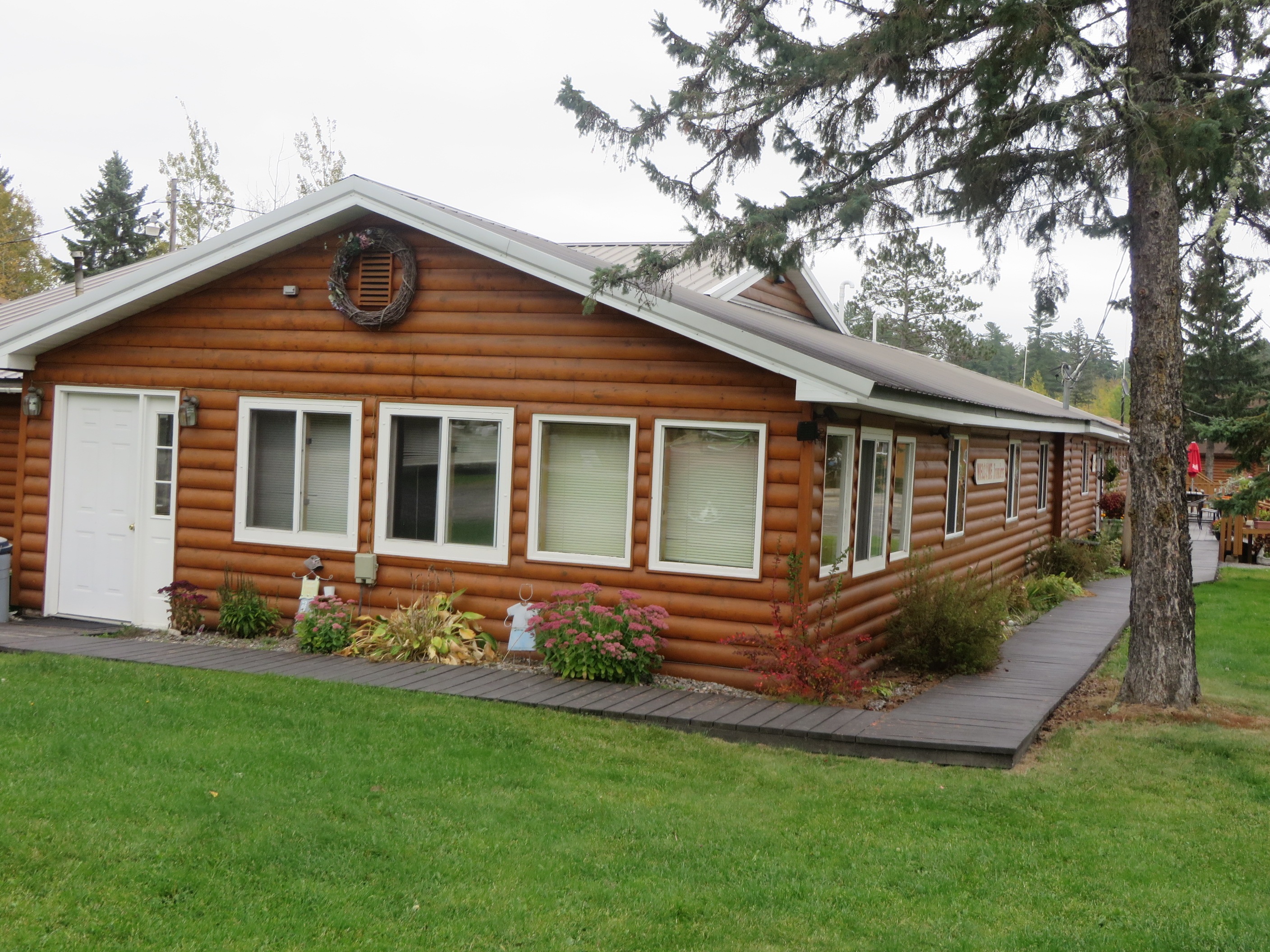 Front view of Lodge and Lodge Rooms